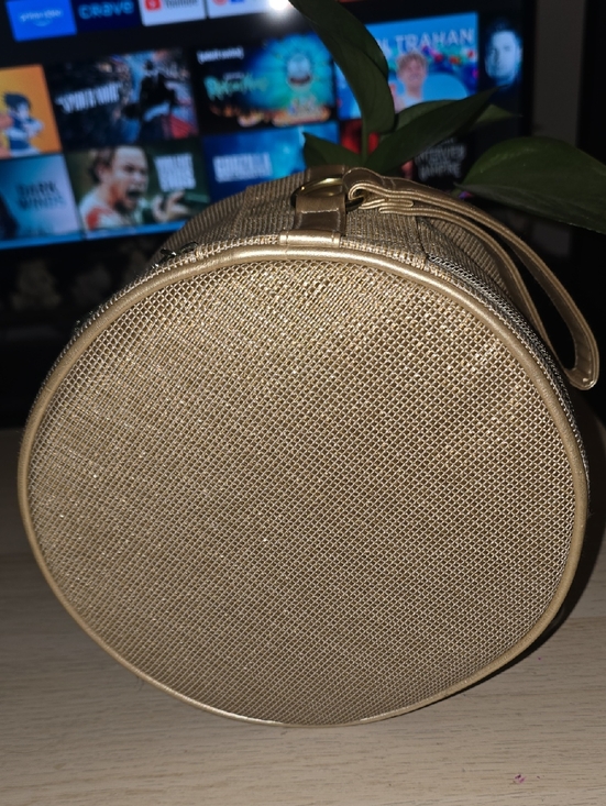 Elizabeth Arden | Bags | Elizabeth Arden Large Gold Round Cosmetic ...